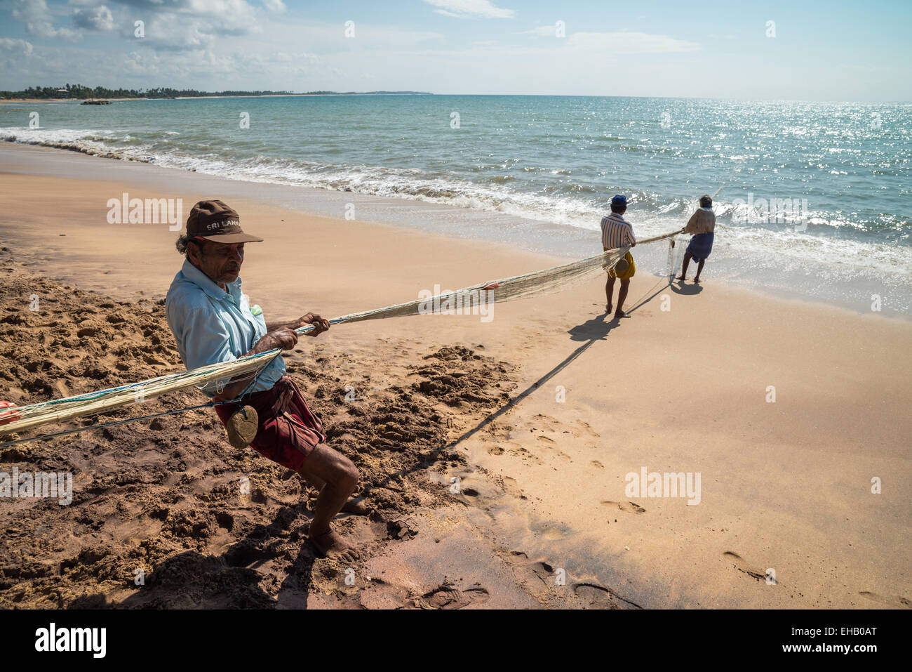 Fishermen pull nets on shore beach hi-res stock photography and images ...