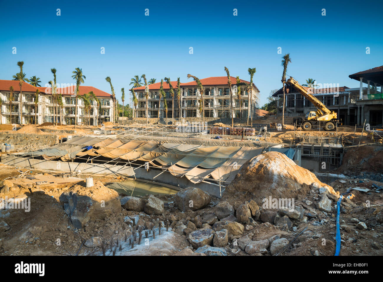 Srilanka building construction site hi-res stock photography and images ...
