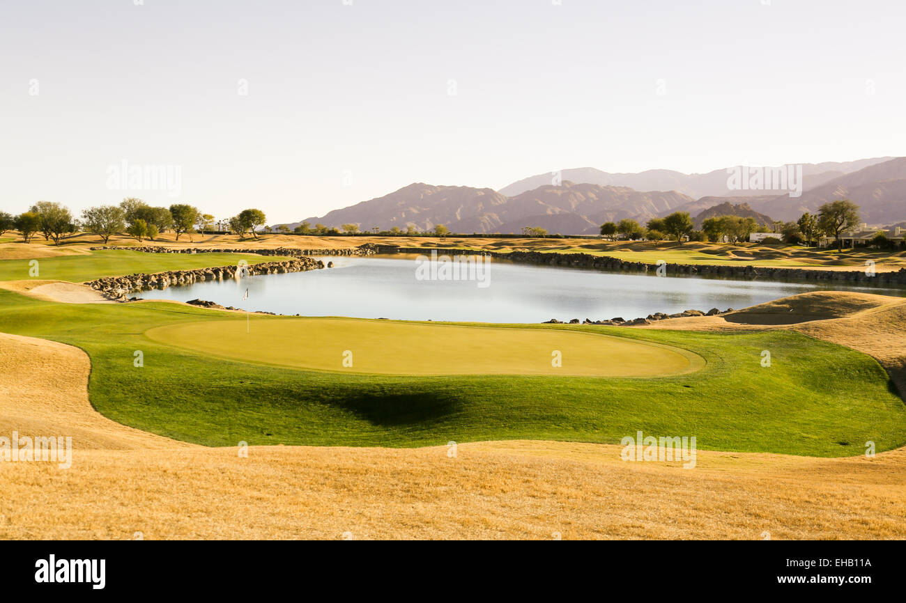 Golf course water feature hi-res stock photography and images - Alamy