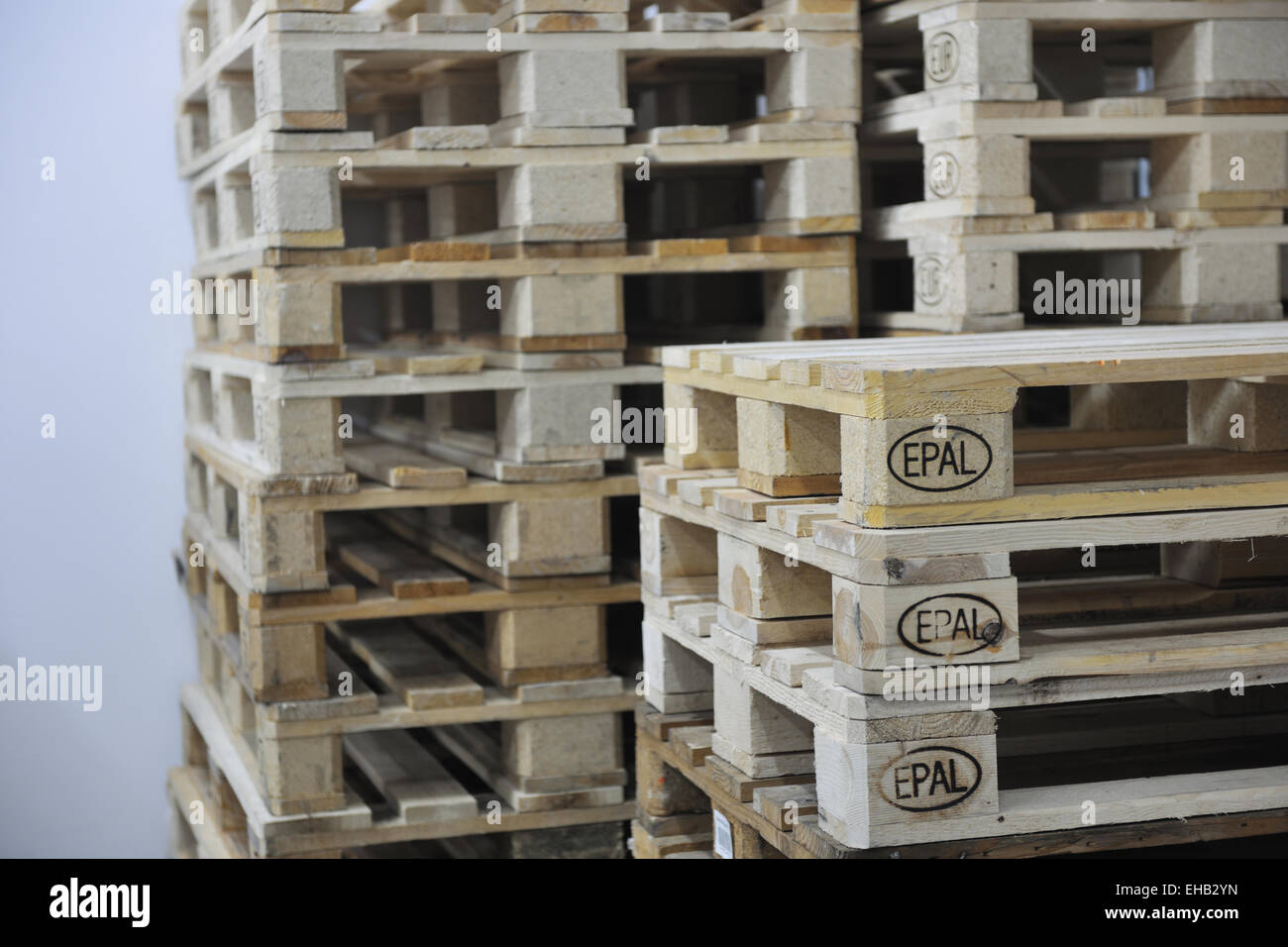 wooden palettes in warehouse Stock Photo - Alamy
