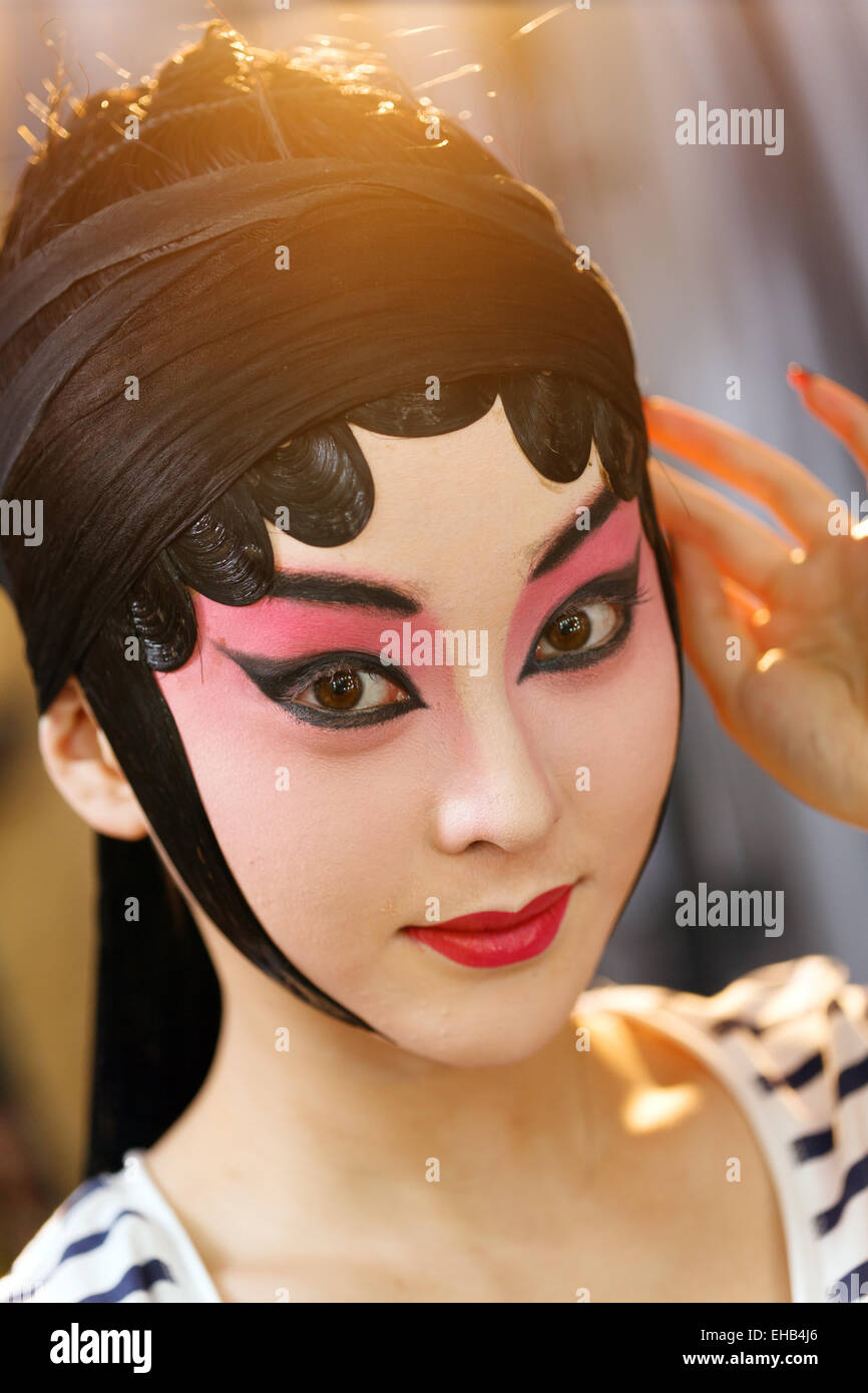 Chinese opera hair hi-res stock photography and images - Alamy