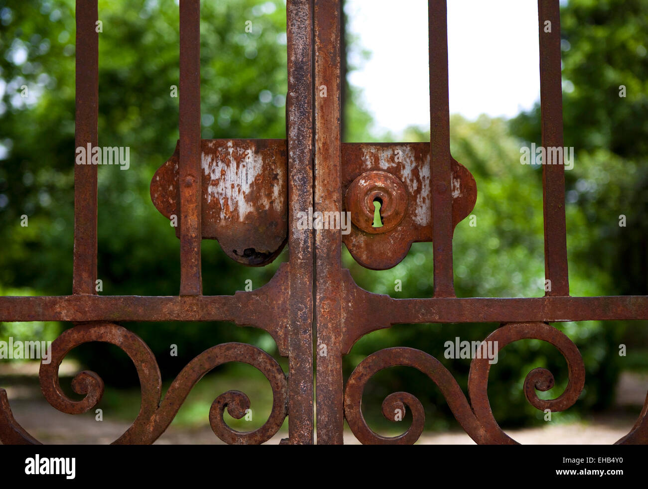 Old rust gate hi-res stock photography and images - Alamy
