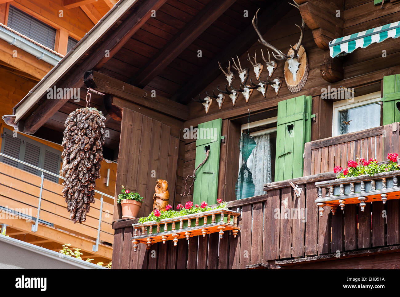 Swiss chalet style architecture hi-res stock photography and images - Alamy