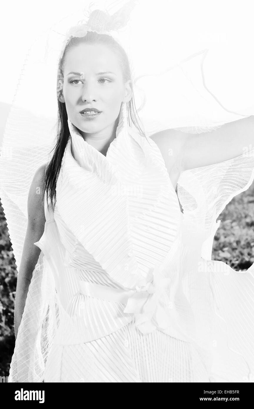 bride outdoor Stock Photo - Alamy