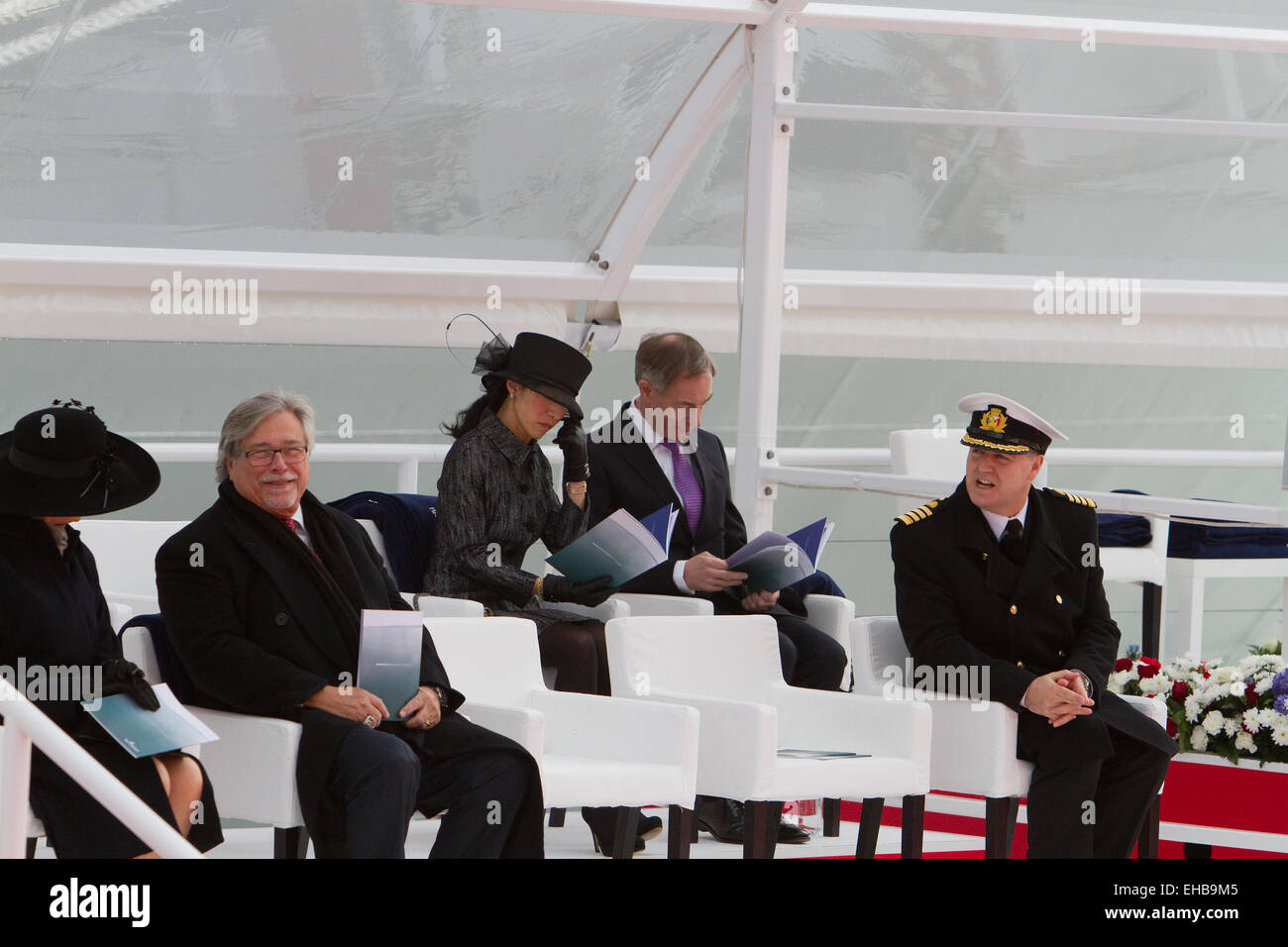 Dignitaries await arrival majesty queen hi-res stock photography and ...