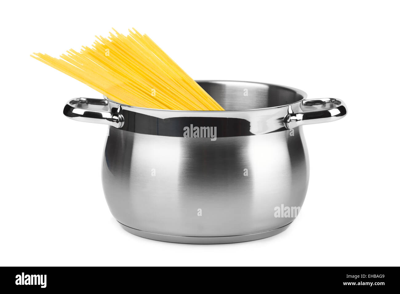 Spaghetti in pan Stock Photo - Alamy