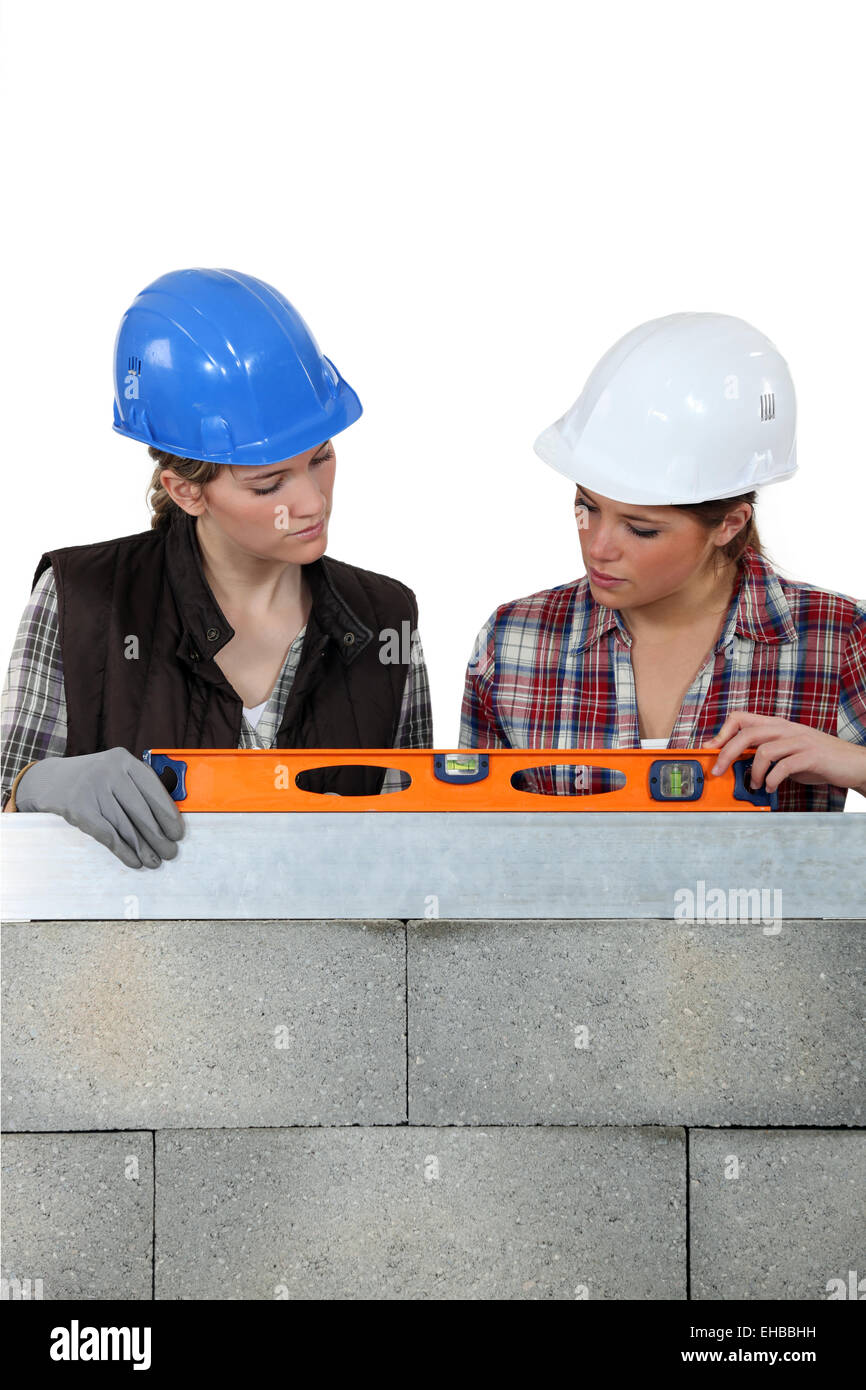 Female builder with spirit-level Stock Photo - Alamy