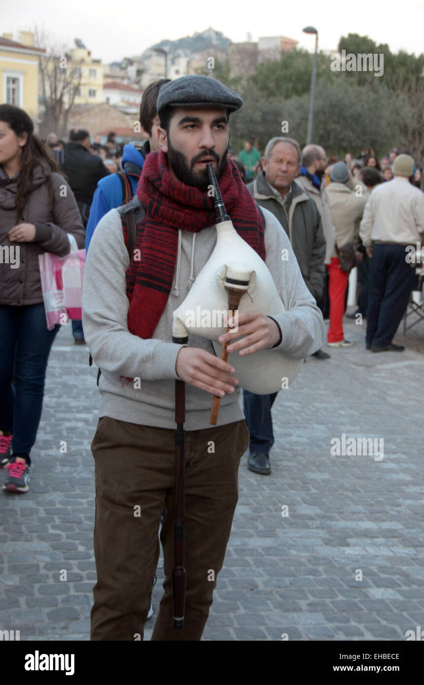 Traditional greek musician athens hi-res stock photography and images ...