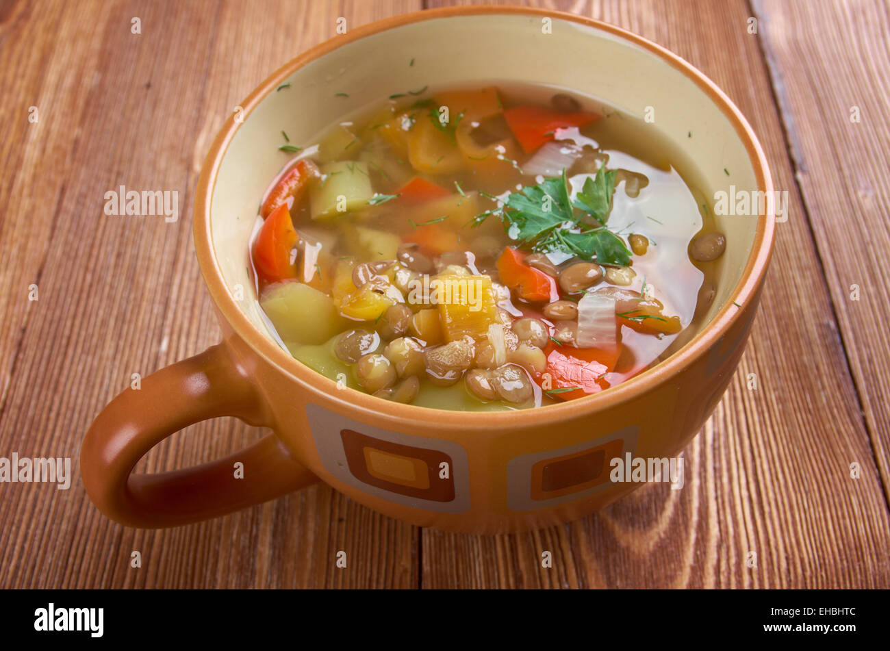 Minestrina di orzo e peperoni Stock Photo - Alamy