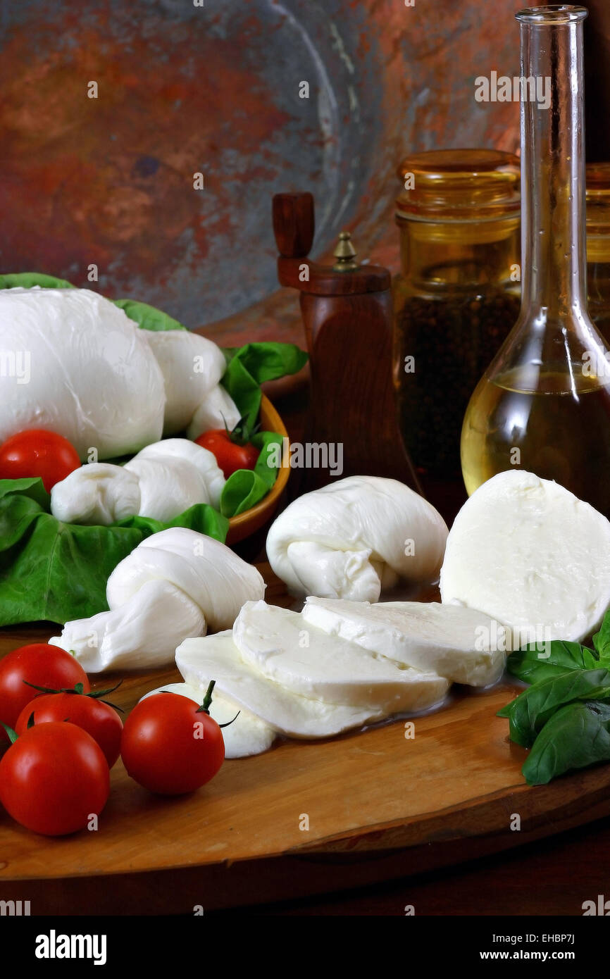 a fresh italian cheese with tomatoes and basil Stock Photo - Alamy