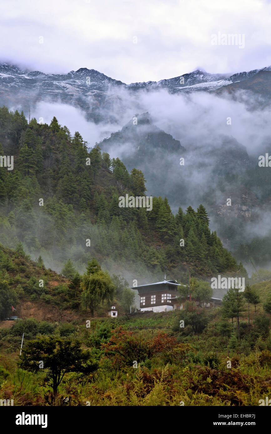 Paro mountains hi-res stock photography and images - Alamy