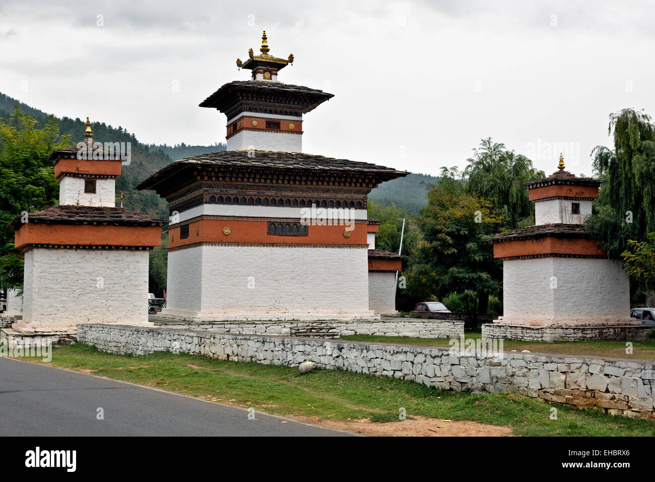 BU00310-00...BHUTAN - The Five Chortens welcome visitors to the town of ...