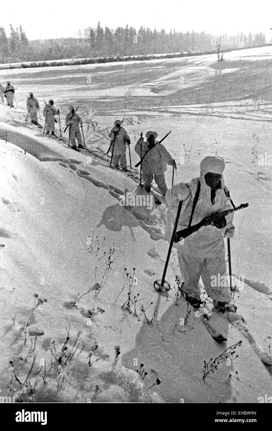 Arctic warfare hi-res stock photography and images - Alamy