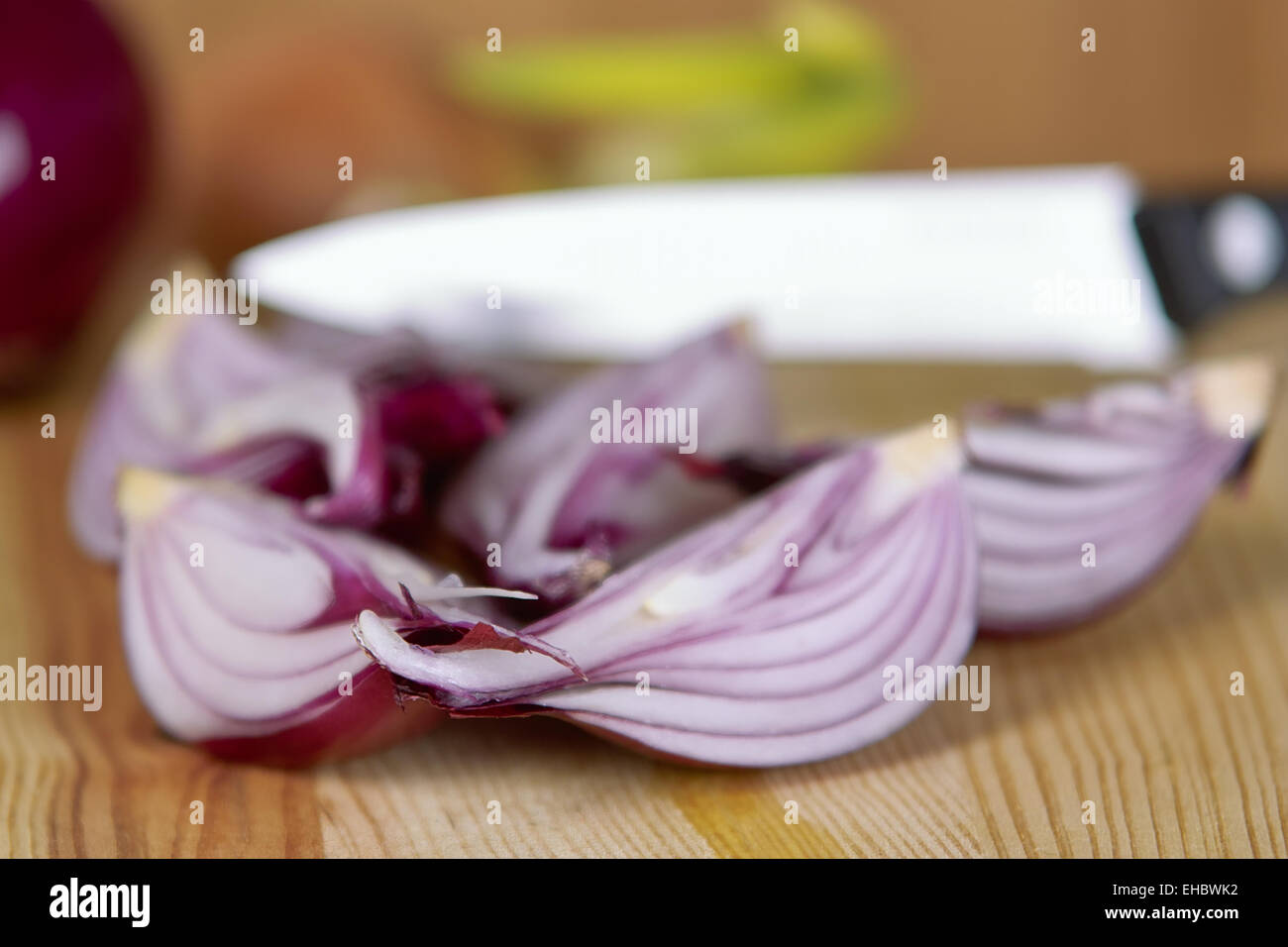 cutting red onion Stock Photo - Alamy