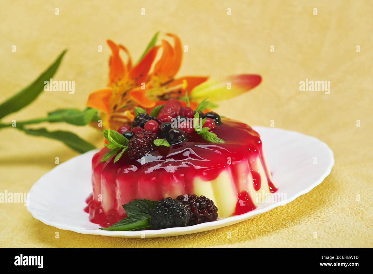Vanillepudding gelb hi-res stock photography and images - Alamy