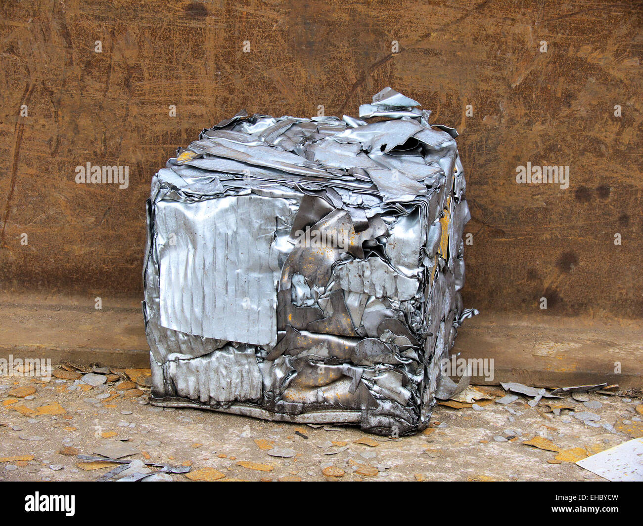 Scrap metal cube hi-res stock photography and images - Alamy