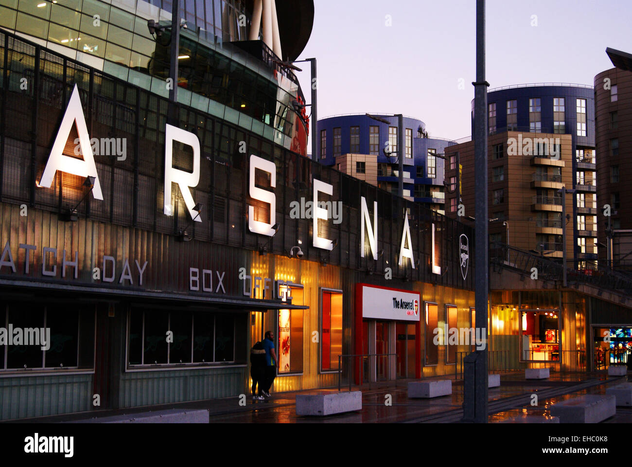Emirates stadium shop hi-res stock photography and images - Alamy