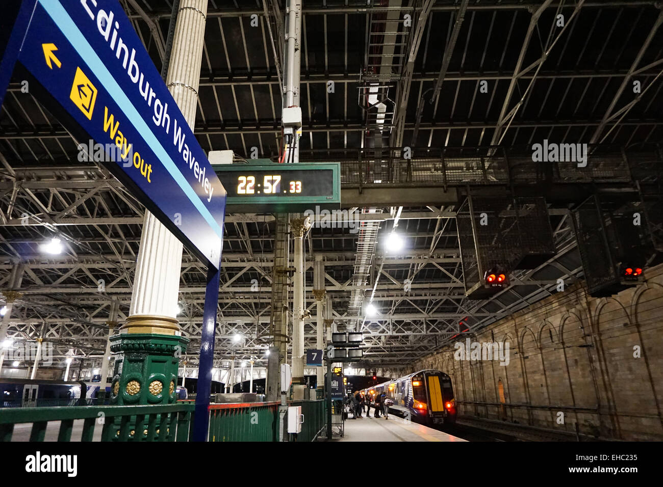 Waverley Station, Edinburgh Stock Photo - Alamy
