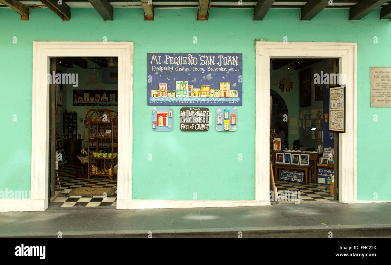 Entrance to Me Pequeno souvenir shop in Puerto Rico Stock Photo - Alamy