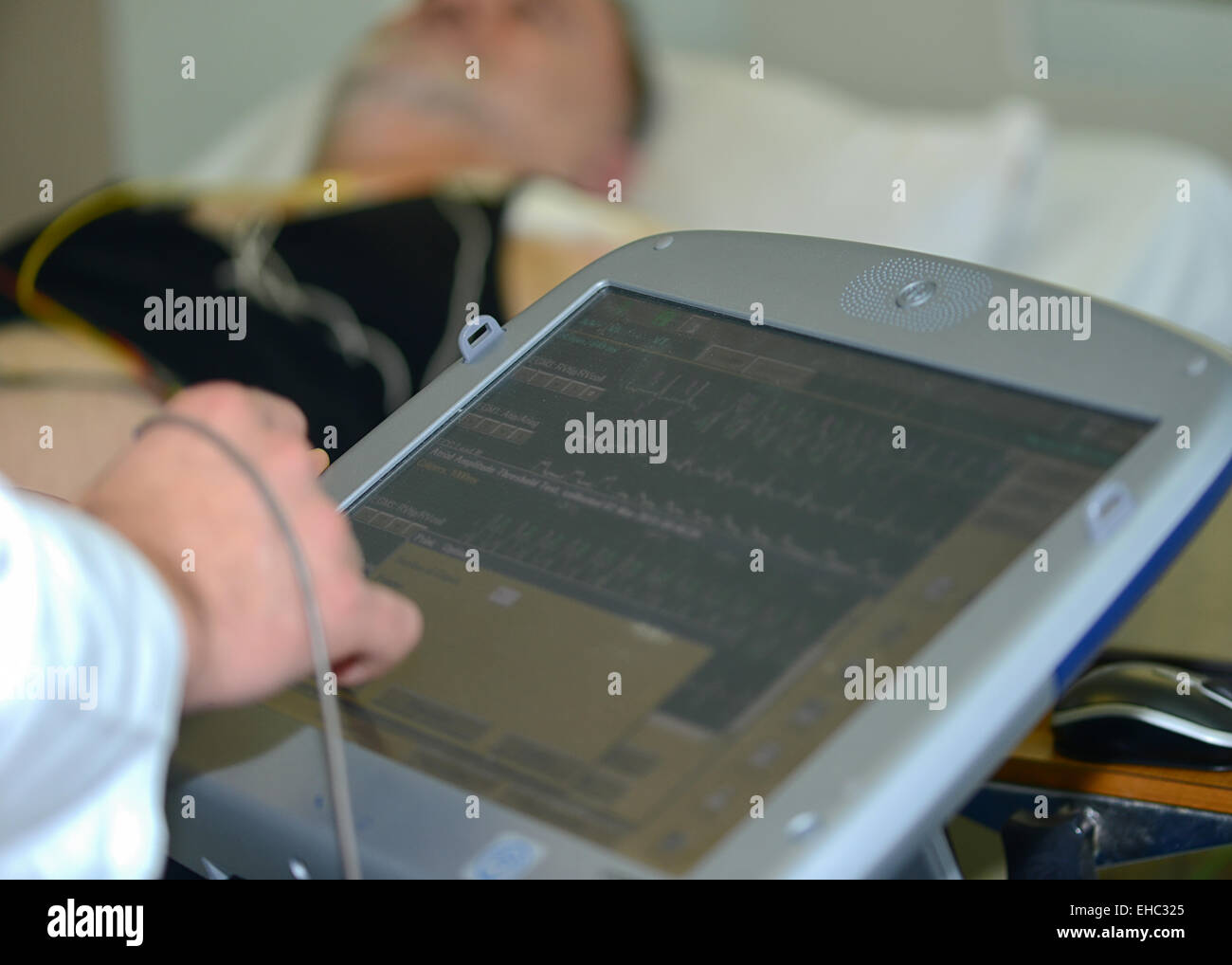 Cardioverter defibrillator hi-res stock photography and images - Alamy