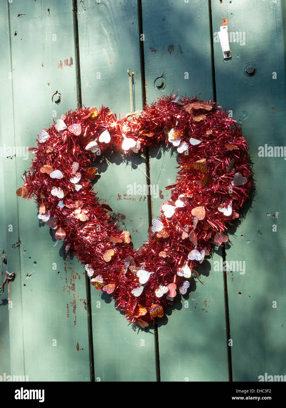White heart wreath hi-res stock photography and images - Alamy