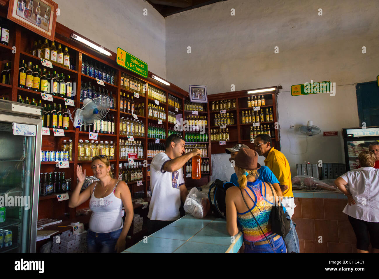 Cuba sancti spiritus shop store hi-res stock photography and images - Alamy
