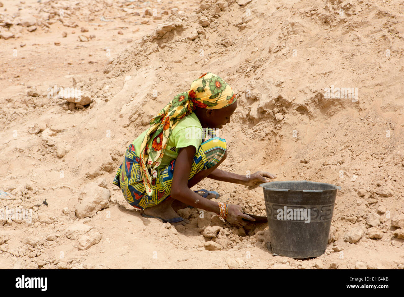 KOMOBANGAU, TILLABERI PROVINCE, NIGER: Fatimata Ali, 14 with her ...