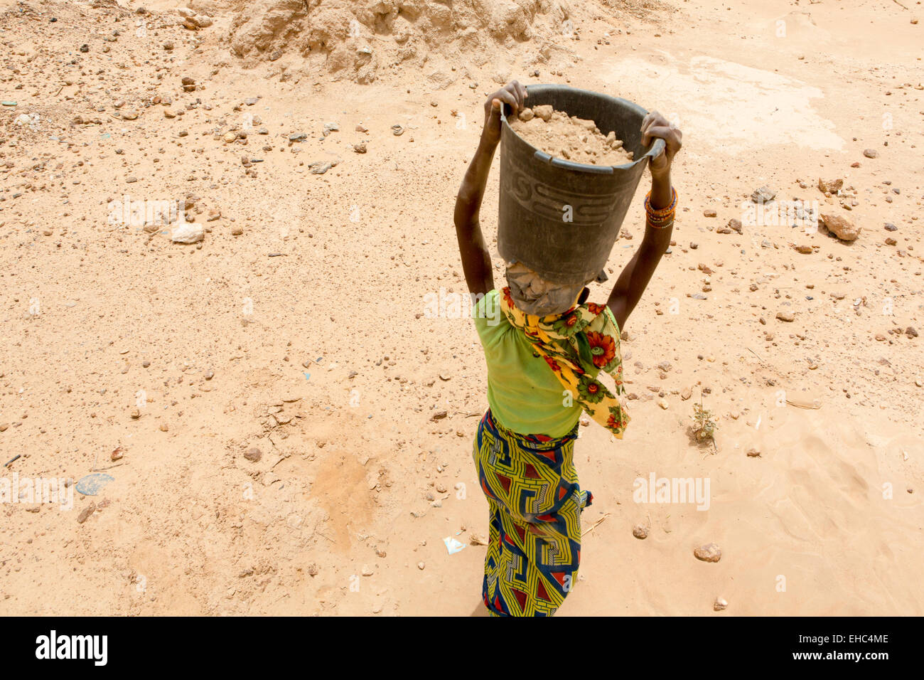 KOMOBANGAU, TILLABERI PROVINCE, NIGER: Fatimata Ali, 14 with her ...