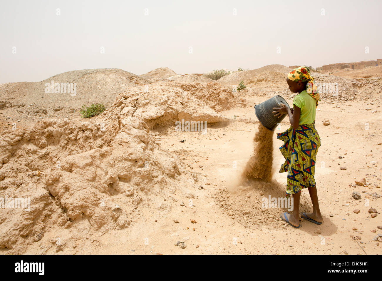 KOMOBANGAU, TILLABERI PROVINCE, NIGER: Fatimata Ali, 14 with her ...