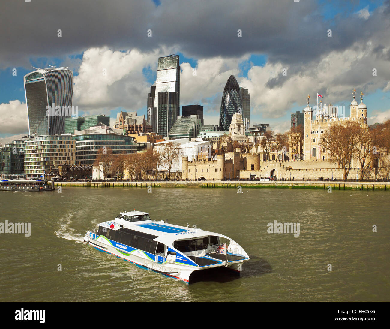 Thames clipper passing the Tower of London Stock Photo - Alamy