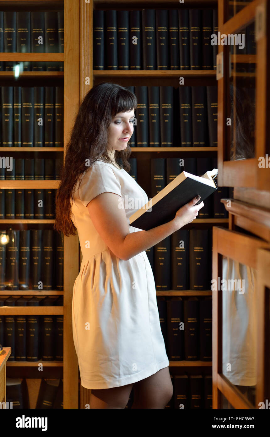 Woman standing reading in library hi-res stock photography and images ...