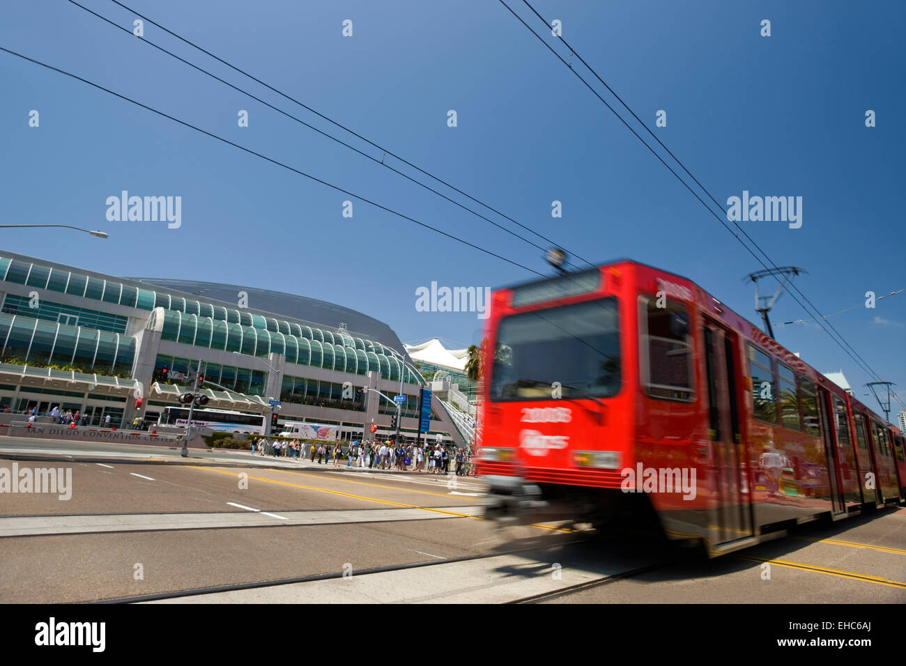 RED PUBLIC STREETCAR (©SDMTS 2008) CONVENTION CENTER (©ARTHUR ERICKSON ...