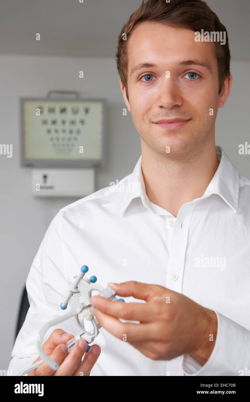 Male patient looking test hi-res stock photography and images - Alamy