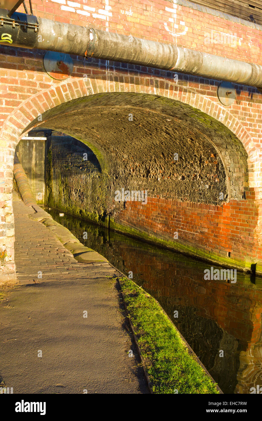 Dadford's Bridge, Stourbridge Canal, Wordsley, West Midlands, England ...