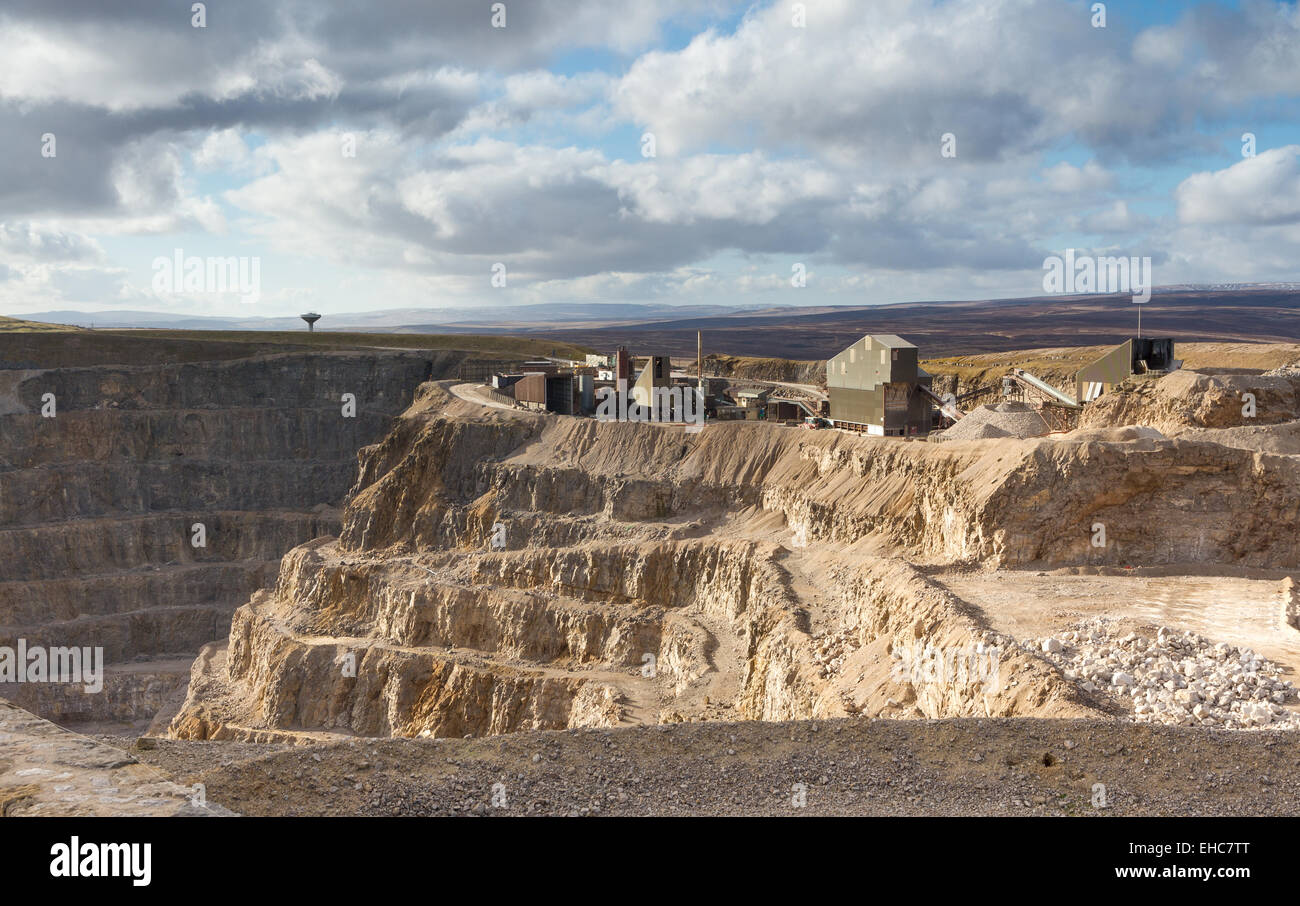 Coldstones cut coldstones quarry hi-res stock photography and images ...