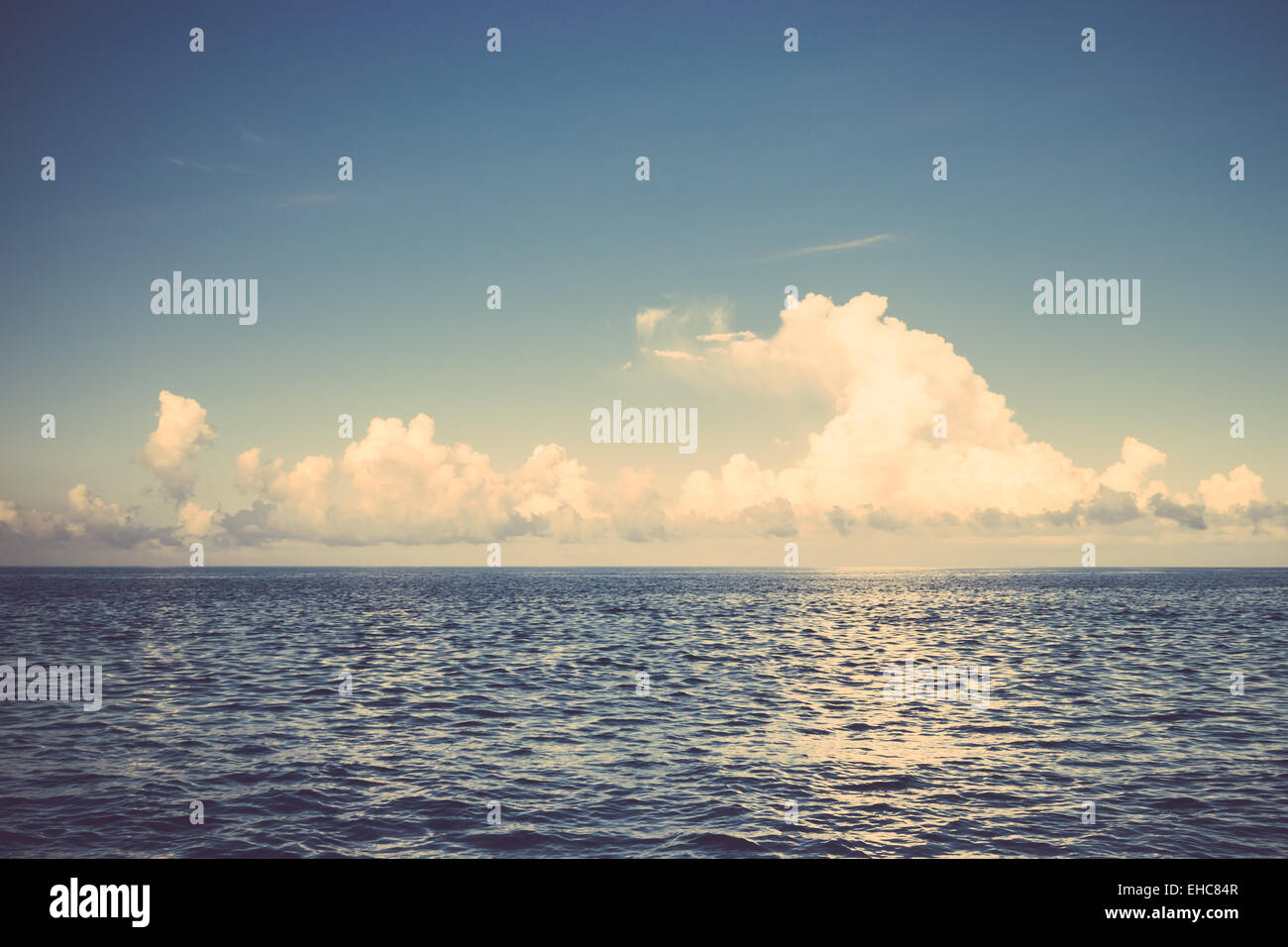 Retro summer ocean sea hi-res stock photography and images - Alamy