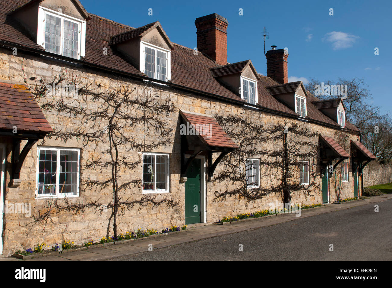 Cottages in Overbury village, Worcestershire, England, UK Stock Photo ...