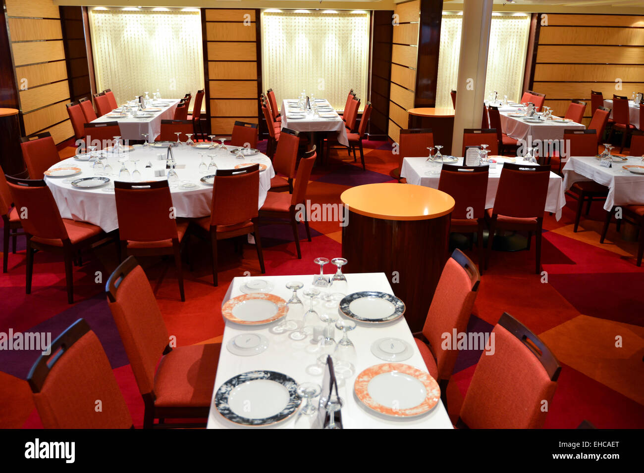 Restaurant party room hi-res stock photography and images - Alamy