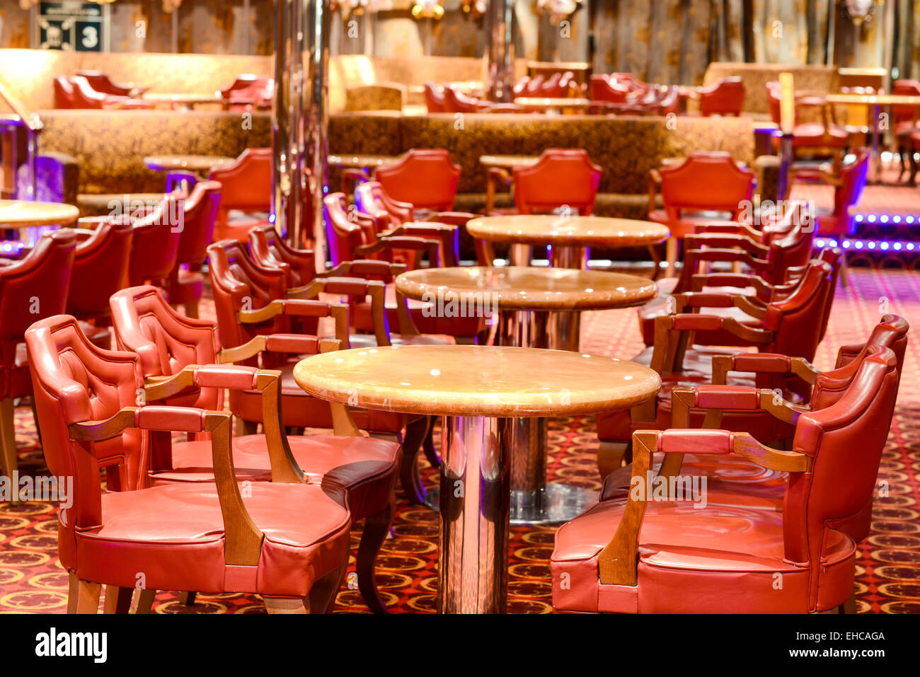 Bar scene hi-res stock photography and images - Alamy