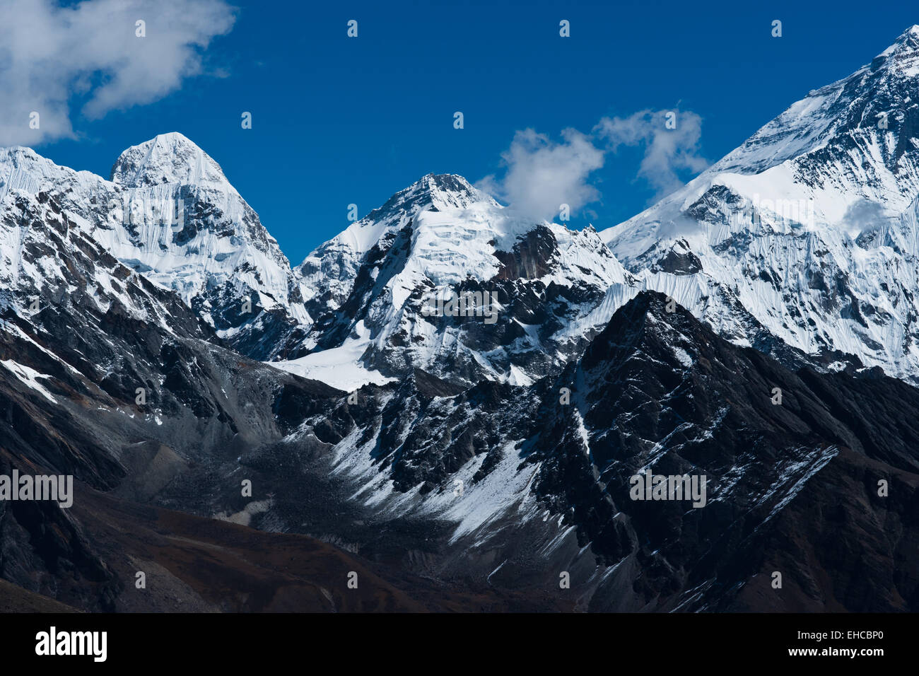 Himalaya peaks: Pumori, Changtse, Nirekha and side of Everest. Travel ...