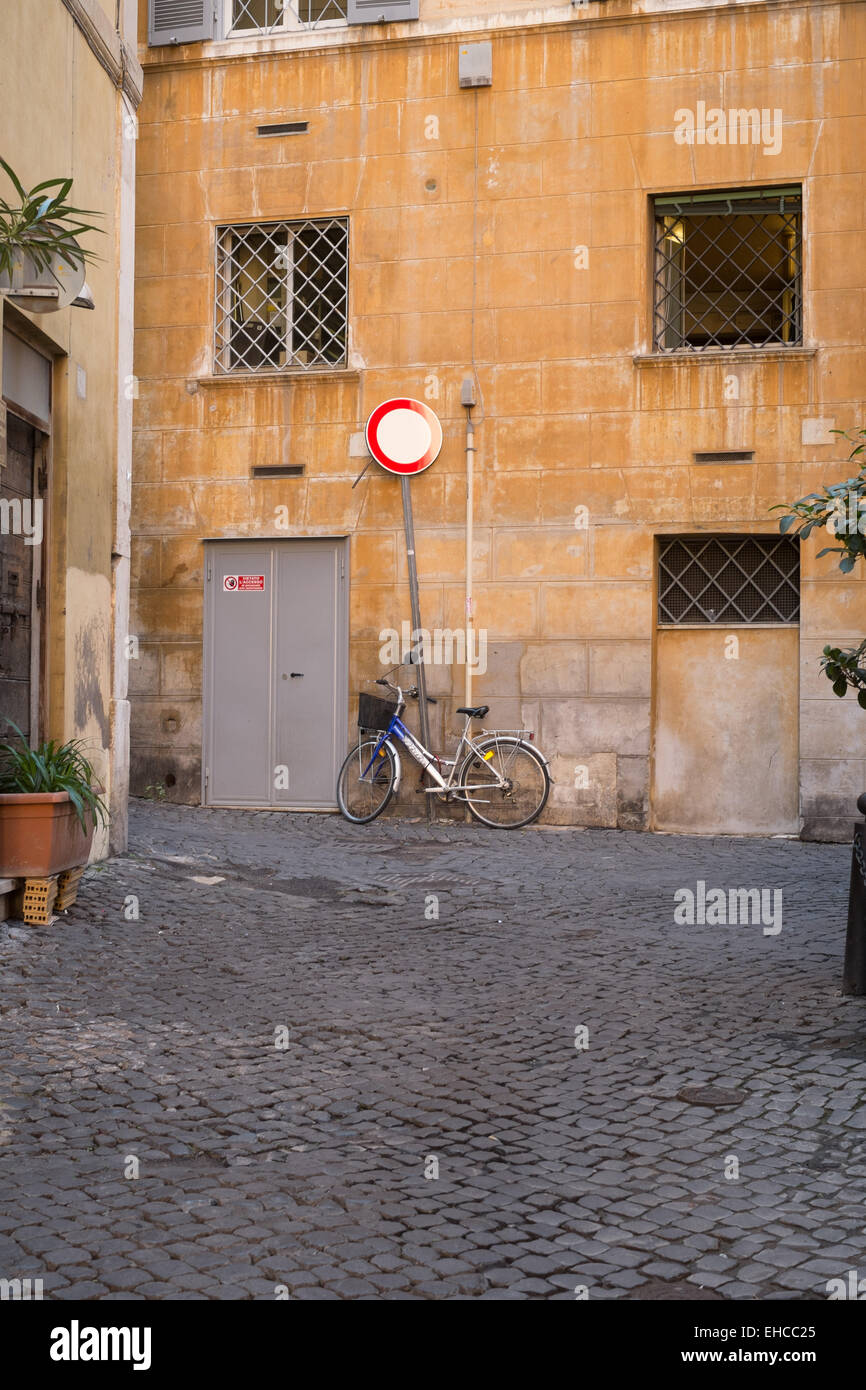 Bicycle on a quaint cobblestone road in Rome Italy Stock Photo - Alamy