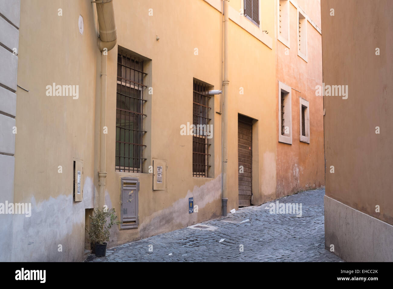 Picturesque cobblestone road in Rome Italy Stock Photo - Alamy
