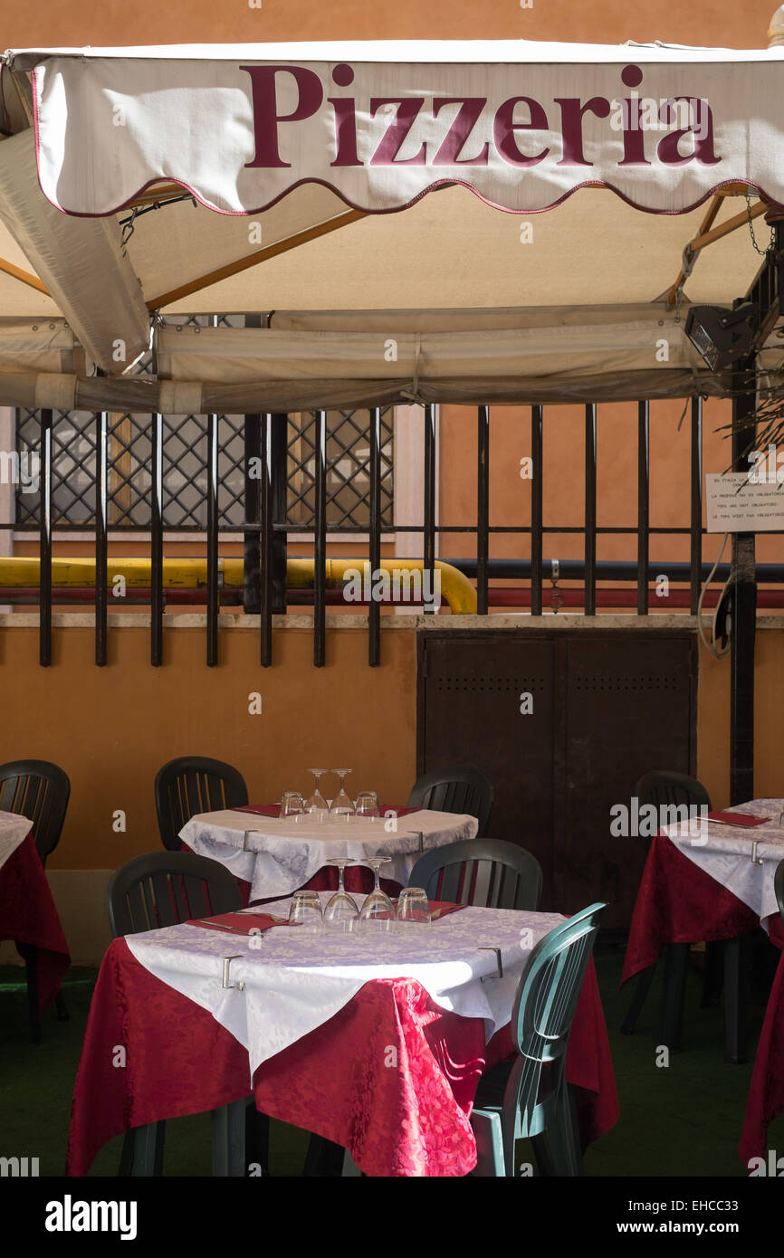 Pizzeria in downtown Rome Italy Stock Photo - Alamy