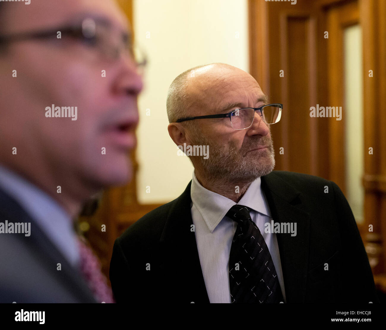 British pop singer phil collins hi-res stock photography and images - Alamy
