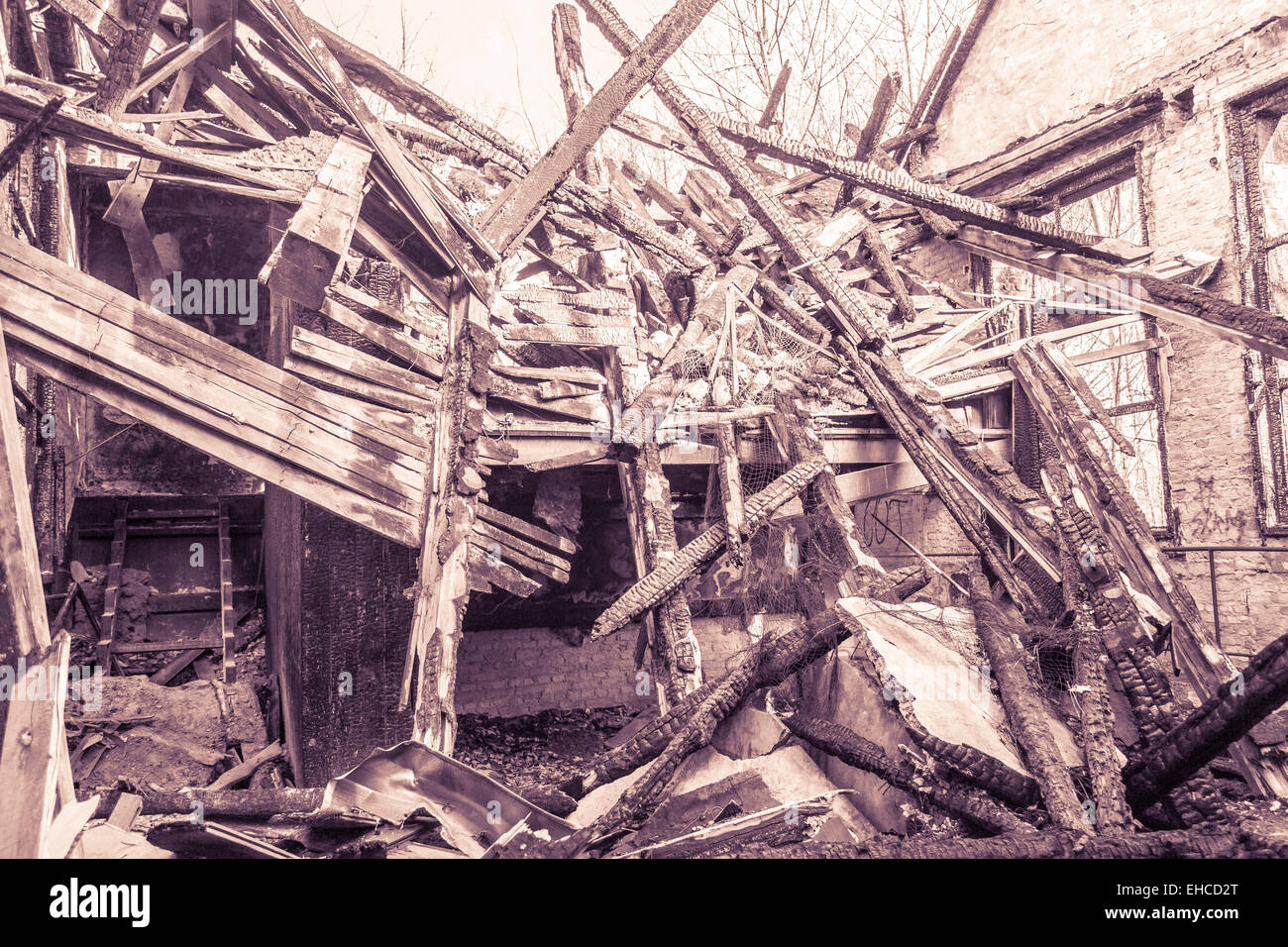 Burned down home hi-res stock photography and images - Alamy