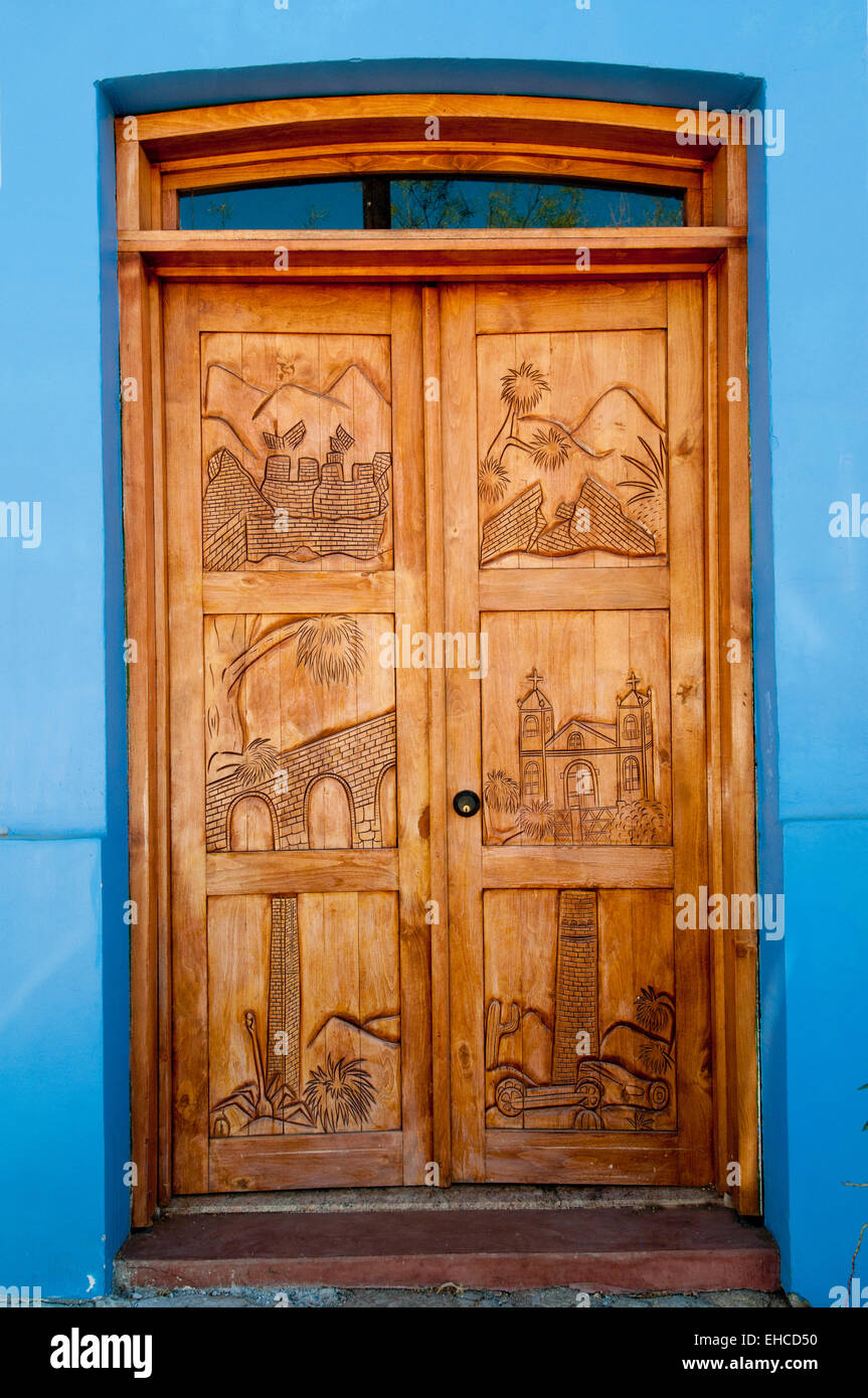 Carved door frame hi-res stock photography and images - Alamy