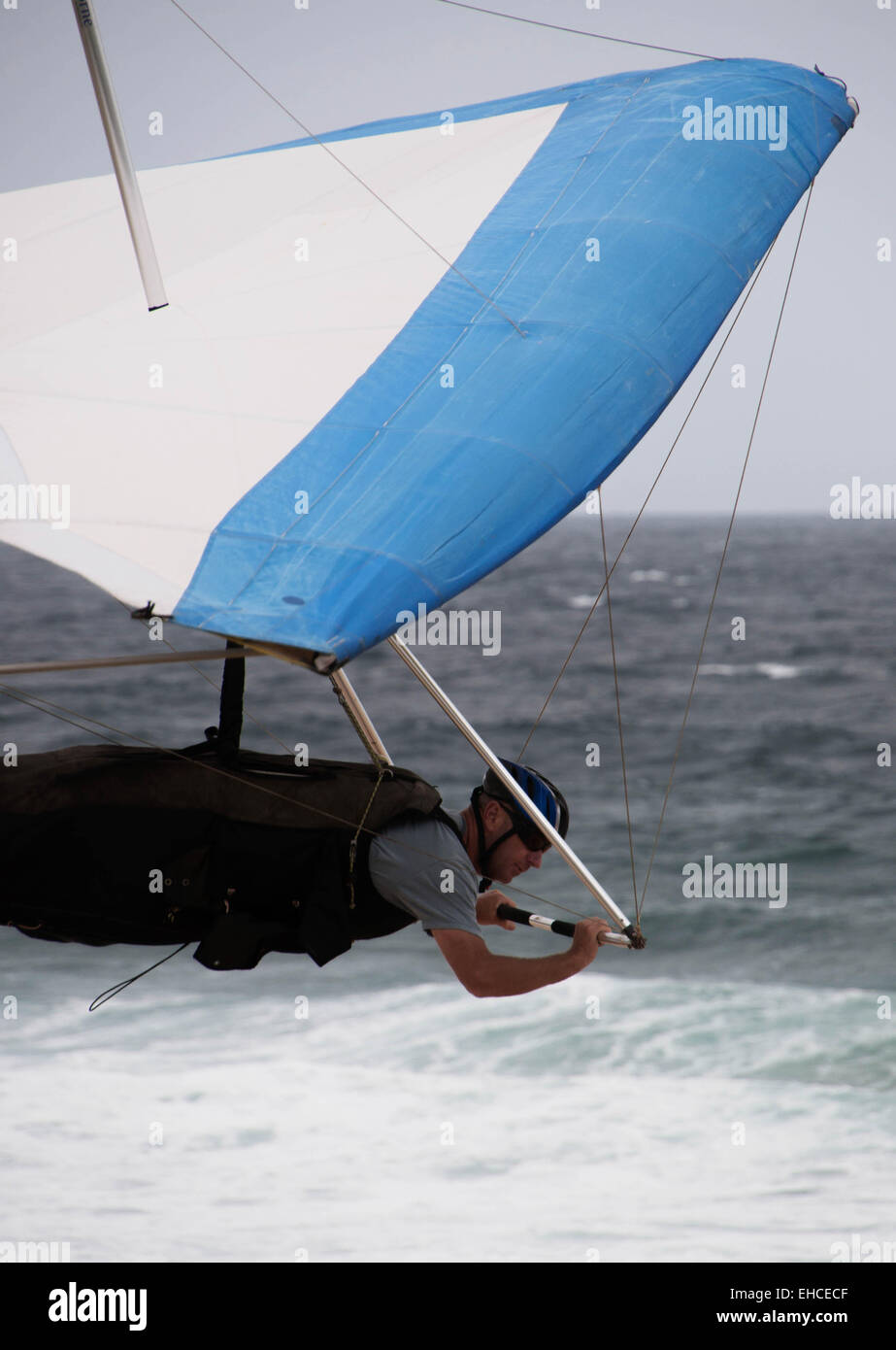 Hang glider flying over beach hi-res stock photography and images - Alamy