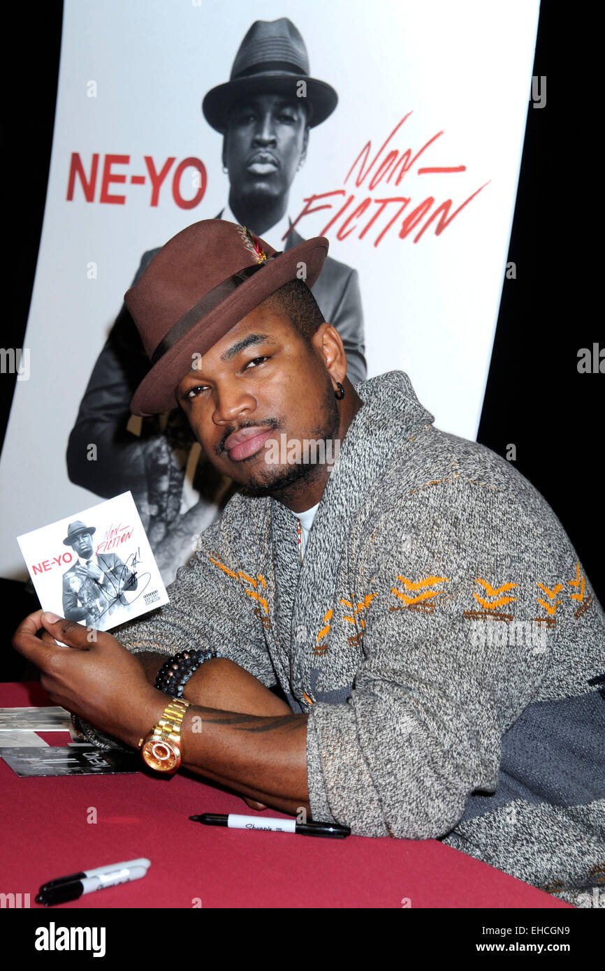 Ne-Yo signs copies of his new album 'Non-Fiction' at the J&R Express ...