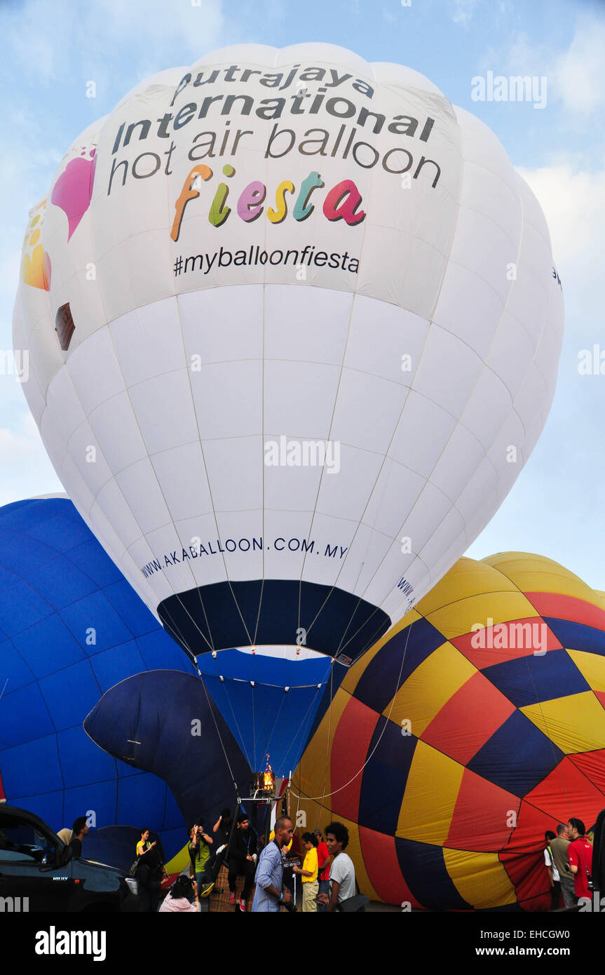 Balloon teams prepare balloons hi-res stock photography and images - Alamy