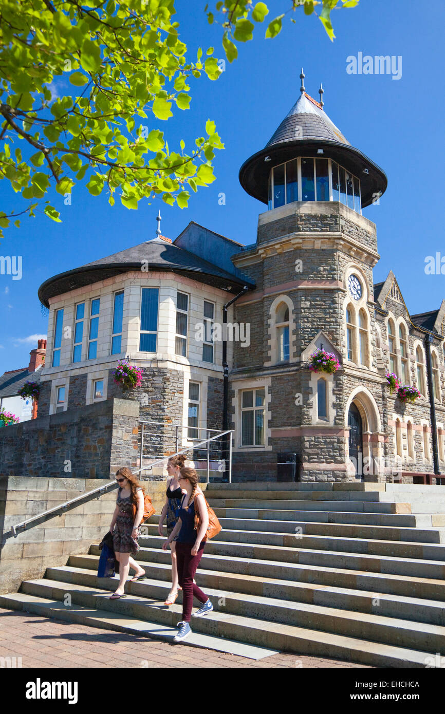 Exterior town council building hi-res stock photography and images - Alamy
